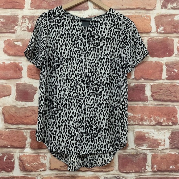 Chelsea & Theodore | Tops | Chelsea Theodore Top Womens White Black ...